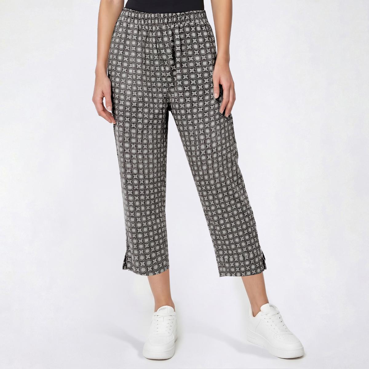 Click here for Womens Emily Daniels Pull On Geometric Capris with... prices